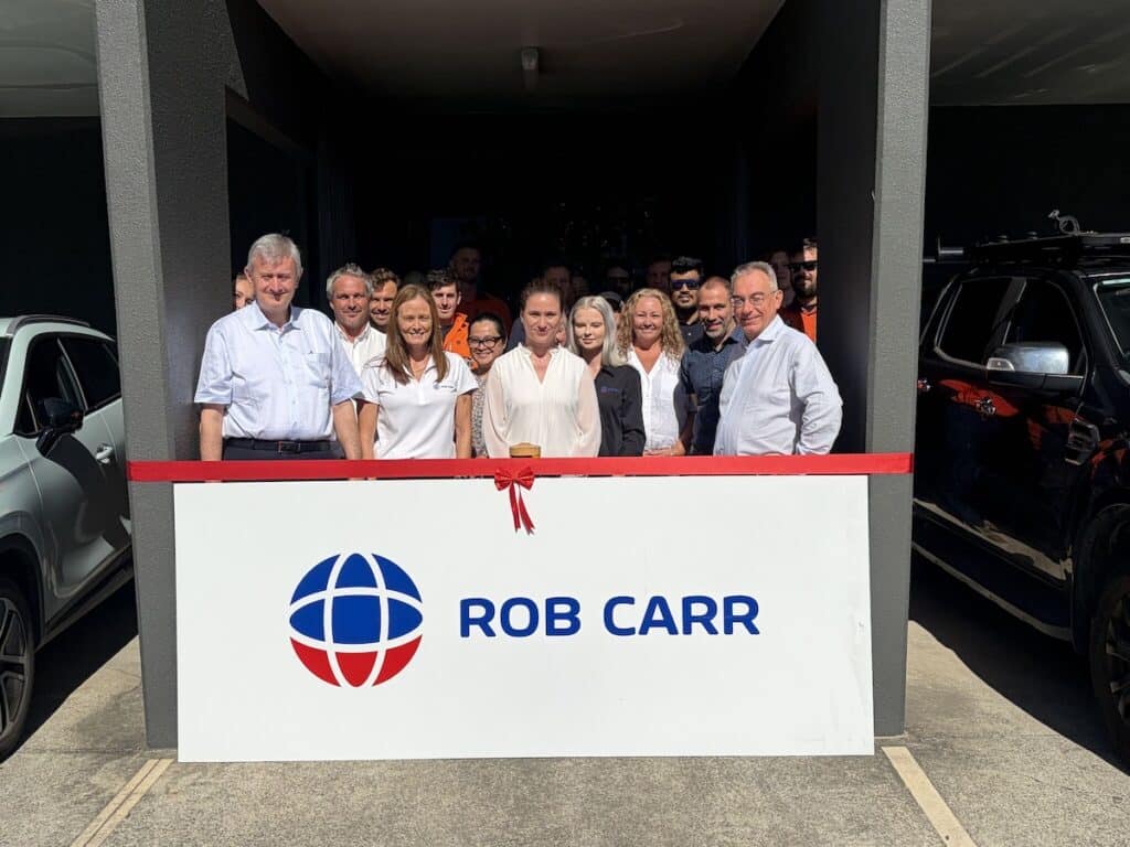 Rob Carr cuts ribbon on new facility in QLD - Trenchless Australasia