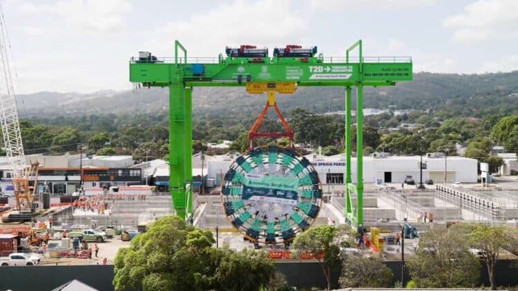 Giant cutterhead craned into place for T2D TBMs - Trenchless Australasia